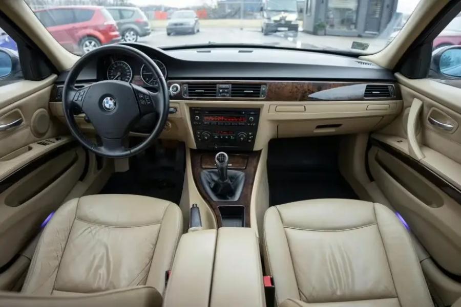 Grey BMW 320 2005 in Liepaja, with an engine capacity of 2.00 L and mileage of 155 thousand km for 4500 €, photo 8 on AUTOMOTO.COM.LV