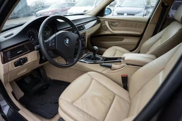 Grey BMW 320 2005 in Liepaja, with an engine capacity of 2.00 L and mileage of 155 thousand km for 4500 €, photo 8 on AUTOMOTO.COM.LV