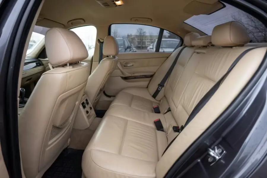 Grey BMW 320 2005 in Liepaja, with an engine capacity of 2.00 L and mileage of 155 thousand km for 4500 €, photo 10 on AUTOMOTO.COM.LV