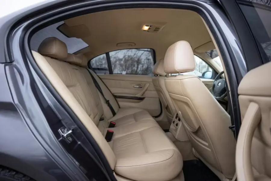 Grey BMW 320 2005 in Liepaja, with an engine capacity of 2.00 L and mileage of 155 thousand km for 4500 €, photo 12 on AUTOMOTO.COM.LV