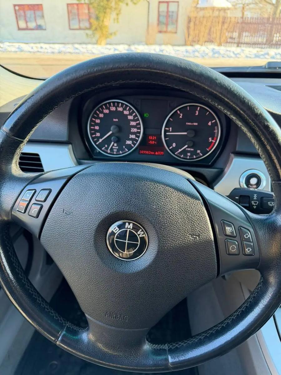 Pelēks BMW 320 2005 Ventspils, ar dzinēja tilpumu 2.00 L un nobraukumu 350 tūkst. km par 2990 €, foto 14 vietnē AUTOMOTO.COM.LV