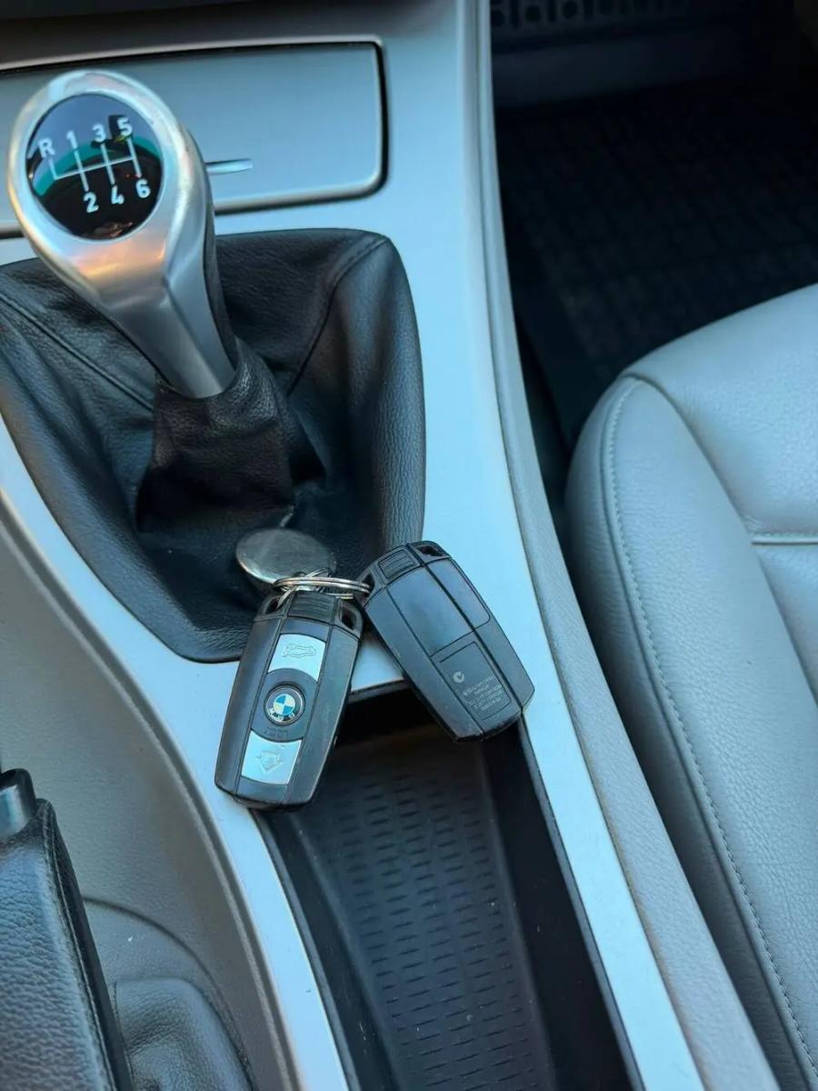 Pelēks BMW 320 2005 Ventspils, ar dzinēja tilpumu 2.00 L un nobraukumu 350 tūkst. km par 2990 €, foto 17 vietnē AUTOMOTO.COM.LV