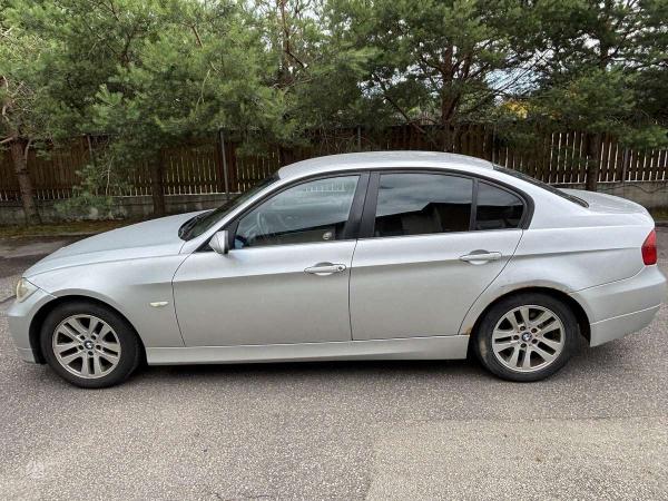 Pelēks BMW 320 2005 Panevēža, ar dzinēja tilpumu 2.00 L un nobraukumu 395 tūkst. km par 1800 €, foto 1 vietnē AUTOMOTO.COM.LV