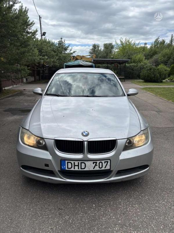 Pelēks BMW 320 2005 Panevēža, ar dzinēja tilpumu 2.00 L un nobraukumu 395 tūkst. km par 1800 €, foto 2 vietnē AUTOMOTO.COM.LV