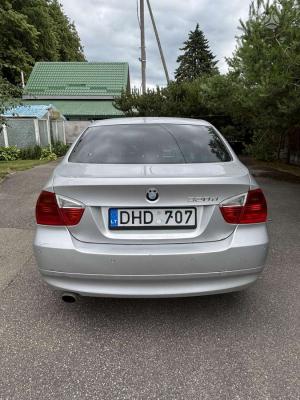 Pelēks BMW 320 2005 Panevēža, ar dzinēja tilpumu 2.00 L un nobraukumu 395 tūkst. km par 1800 €, foto 4 vietnē AUTOMOTO.COM.LV