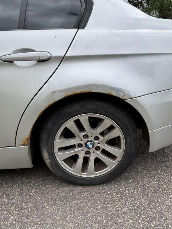 Pelēks BMW 320 2005 Panevēža, ar dzinēja tilpumu 2.00 L un nobraukumu 395 tūkst. km par 1800 €, foto 4 vietnē AUTOMOTO.COM.LV
