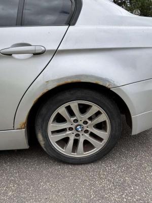 Pelēks BMW 320 2005 Panevēža, ar dzinēja tilpumu 2.00 L un nobraukumu 395 tūkst. km par 1800 €, foto 5 vietnē AUTOMOTO.COM.LV