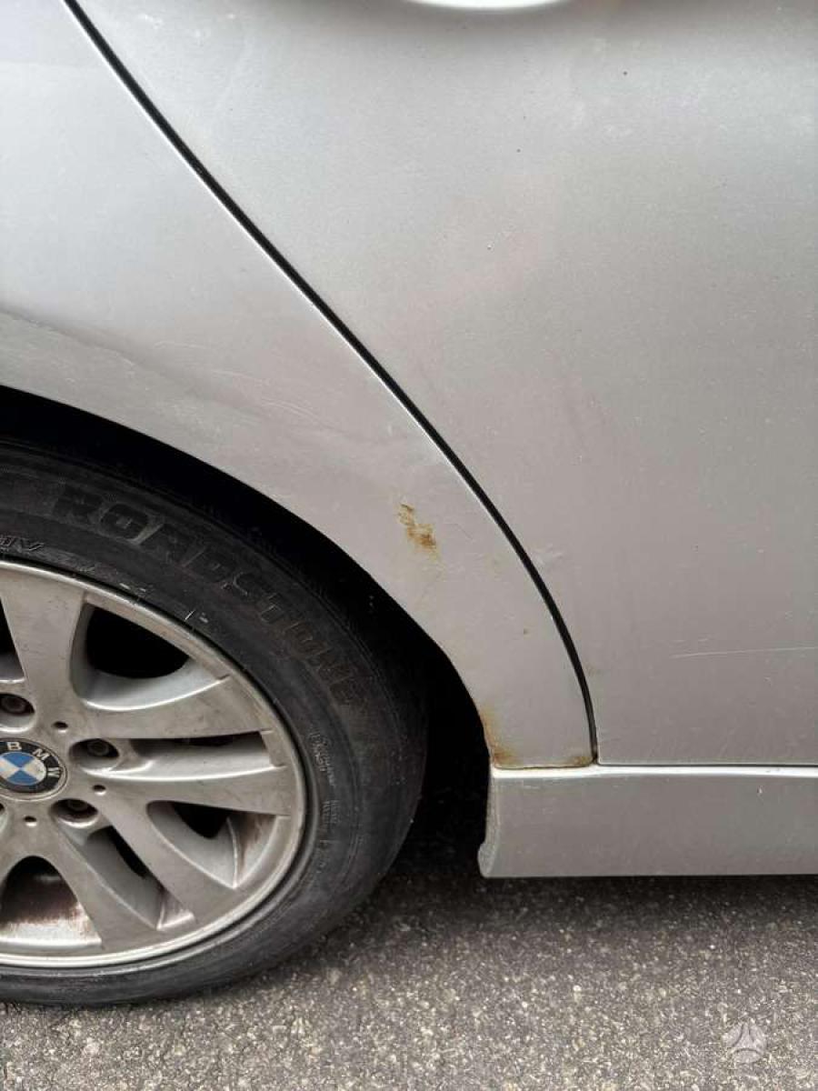 Pelēks BMW 320 2005 Panevēža, ar dzinēja tilpumu 2.00 L un nobraukumu 395 tūkst. km par 1800 €, foto 6 vietnē AUTOMOTO.COM.LV