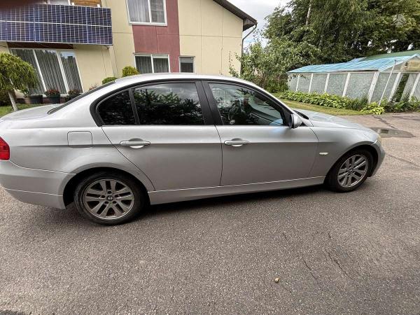 Pelēks BMW 320 2005 Panevēža, ar dzinēja tilpumu 2.00 L un nobraukumu 395 tūkst. km par 1800 €, foto 6 vietnē AUTOMOTO.COM.LV
