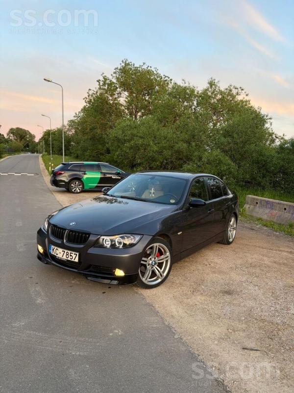Grey BMW 320 2005 in Riga, with an engine capacity of 2.00 L and mileage of 329 thousand km for 3800 €, photo 1 on AUTOMOTO.COM.LV