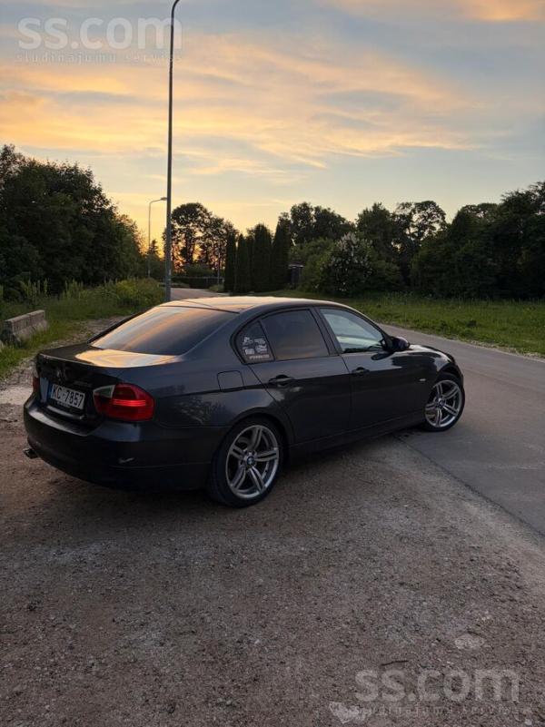 Grey BMW 320 2005 in Riga, with an engine capacity of 2.00 L and mileage of 329 thousand km for 3800 €, photo 4 on AUTOMOTO.COM.LV