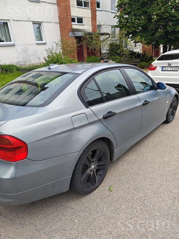 Pelēks BMW 320 2005 Rēzekne, ar dzinēja tilpumu 2.00 L un nobraukumu 200 tūkst. km par 3500 €, foto 2 vietnē AUTOMOTO.COM.LV