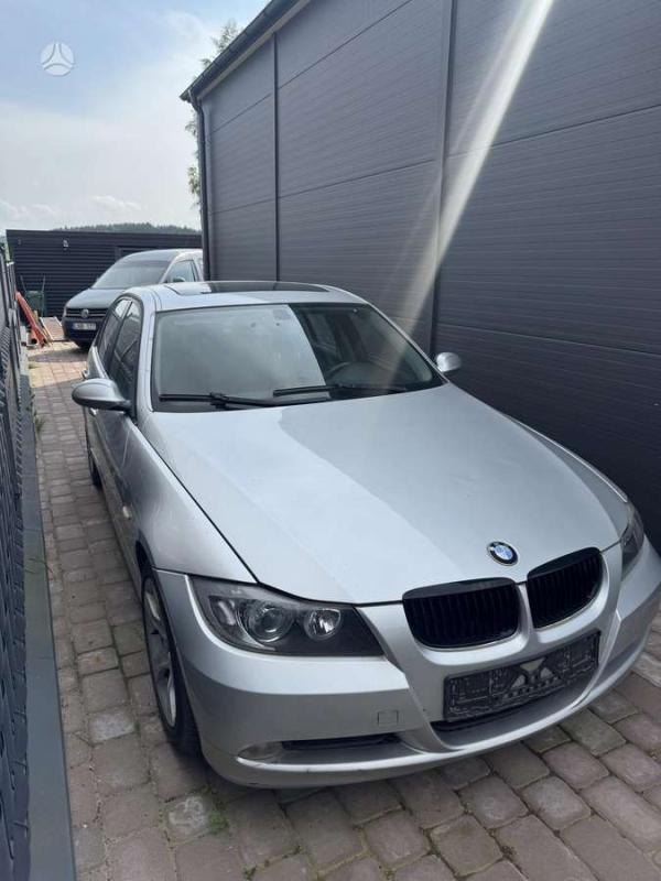 Pelēks BMW 320 2005 Viļņa, ar dzinēja tilpumu 2.00 L un nobraukumu 379 tūkst. km par 2550 €, foto 1 vietnē AUTOMOTO.COM.LV