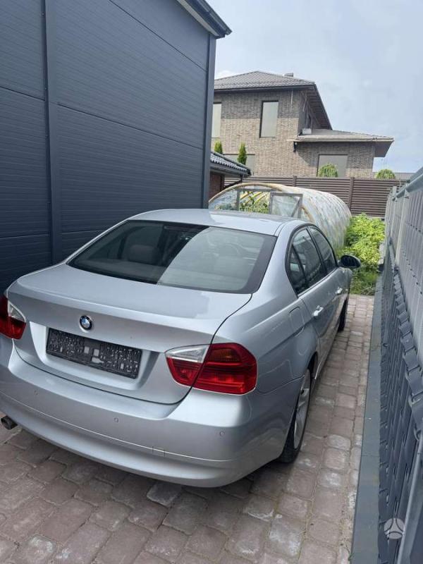 Pelēks BMW 320 2005 Viļņa, ar dzinēja tilpumu 2.00 L un nobraukumu 379 tūkst. km par 2550 €, foto 3 vietnē AUTOMOTO.COM.LV