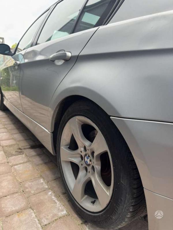 Pelēks BMW 320 2005 Viļņa, ar dzinēja tilpumu 2.00 L un nobraukumu 379 tūkst. km par 2550 €, foto 6 vietnē AUTOMOTO.COM.LV