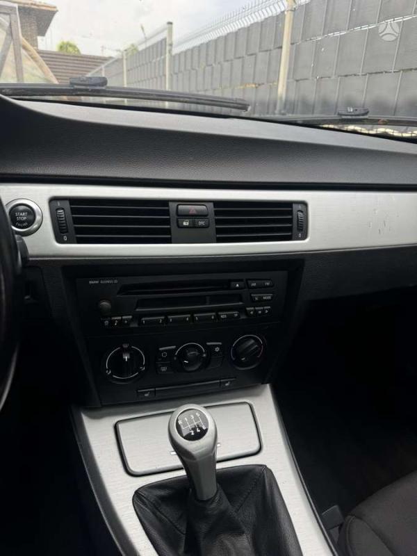 Pelēks BMW 320 2005 Viļņa, ar dzinēja tilpumu 2.00 L un nobraukumu 379 tūkst. km par 2550 €, foto 9 vietnē AUTOMOTO.COM.LV