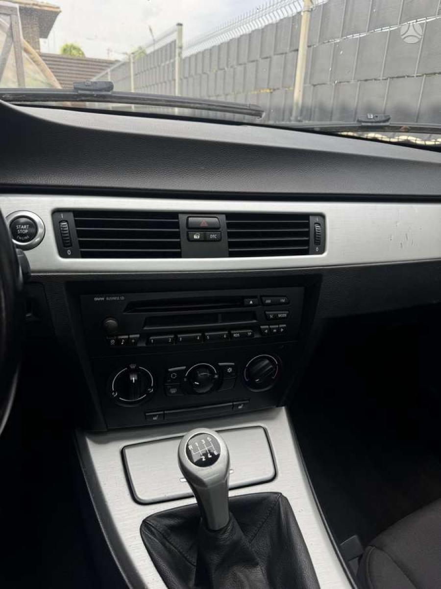 Pelēks BMW 320 2005 Viļņa, ar dzinēja tilpumu 2.00 L un nobraukumu 379 tūkst. km par 2550 €, foto 10 vietnē AUTOMOTO.COM.LV