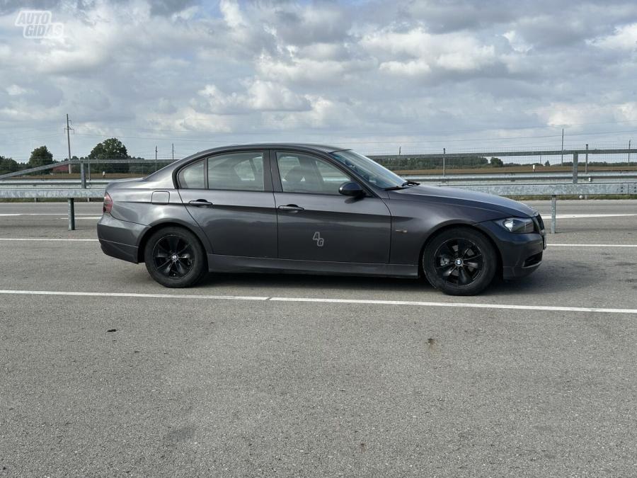Pelēks BMW 320 2005 Šauļi, ar dzinēja tilpumu 2.00 L un nobraukumu 313 tūkst. km par 2650 €, foto 7 vietnē AUTOMOTO.COM.LV