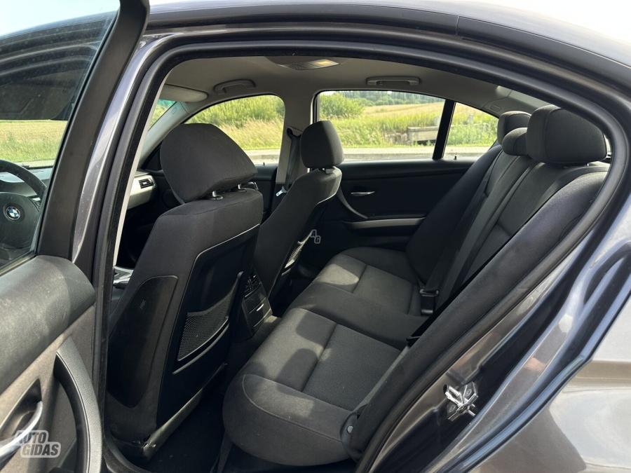 Pelēks BMW 320 2005 Šauļi, ar dzinēja tilpumu 2.00 L un nobraukumu 313 tūkst. km par 2650 €, foto 10 vietnē AUTOMOTO.COM.LV