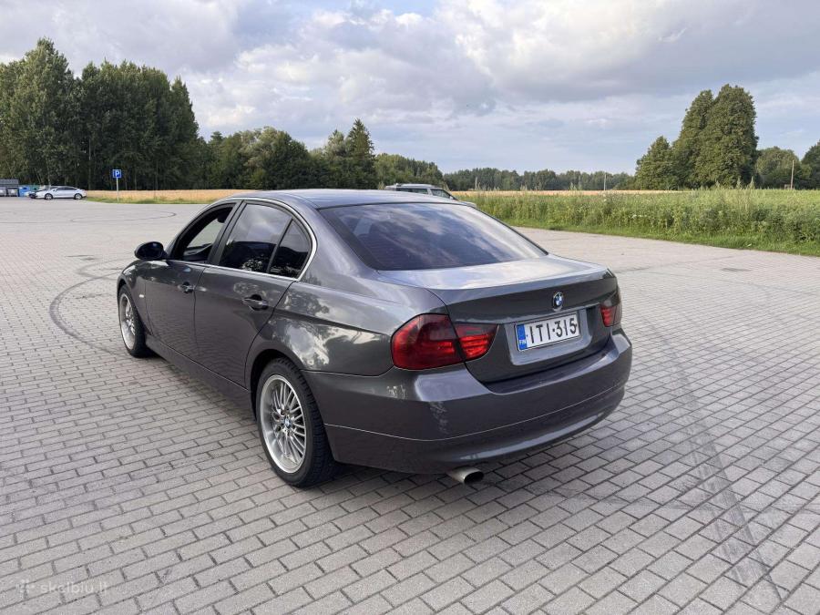 Grey BMW 320 2005 in Birzai, with an engine capacity of 2.00 L and mileage of 274 thousand km for 1800 €, photo 1 on AUTOMOTO.COM.LV