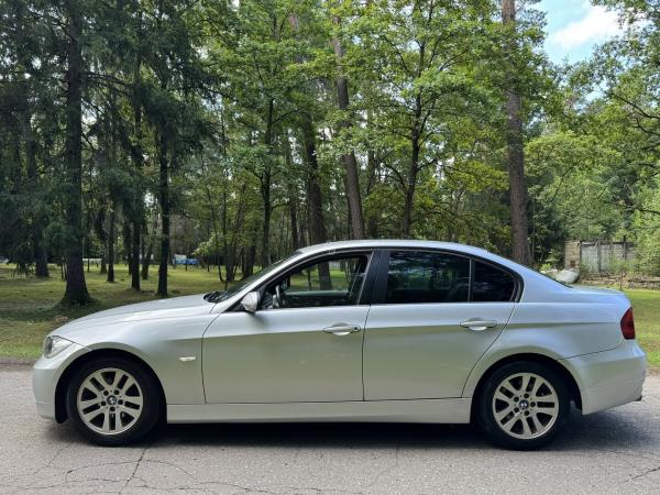 Grey BMW 320 2005 in Panevezys, with an engine capacity of 2.00 L and mileage of 394 thousand km for 1850 €, photo 7 on AUTOMOTO.COM.LV