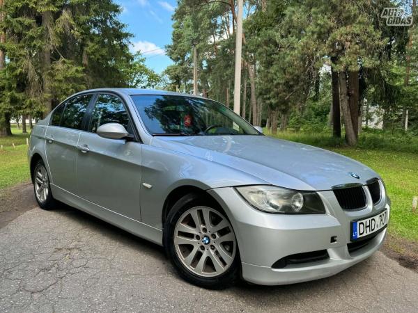 Pelēks BMW 320 2005 Panevēža, ar dzinēja tilpumu 2.00 L un nobraukumu 393 tūkst. km par 1850 €, foto 4 vietnē AUTOMOTO.COM.LV