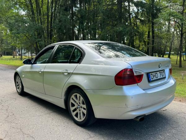 Pelēks BMW 320 2005 Panevēža, ar dzinēja tilpumu 2.00 L un nobraukumu 393 tūkst. km par 1850 €, foto 8 vietnē AUTOMOTO.COM.LV