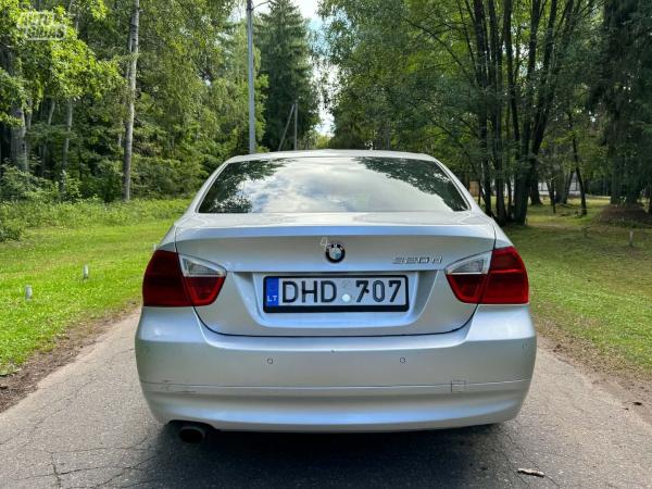 Pelēks BMW 320 2005 Panevēža, ar dzinēja tilpumu 2.00 L un nobraukumu 393 tūkst. km par 1850 €, foto 10 vietnē AUTOMOTO.COM.LV