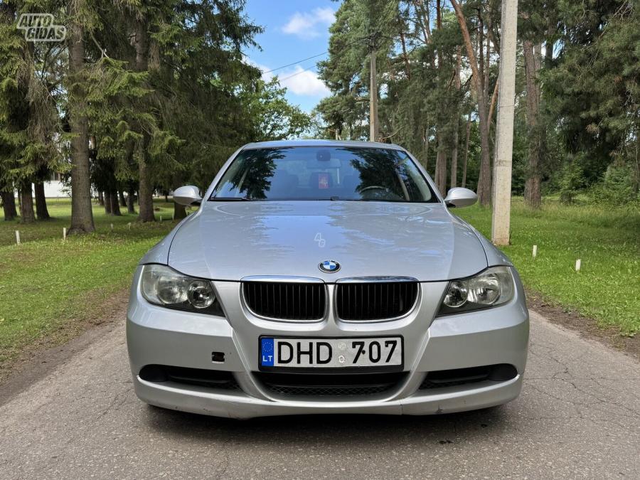 Pelēks BMW 320 2005 Panevēža, ar dzinēja tilpumu 2.00 L un nobraukumu 392 tūkst. km par 1750 €, foto 4 vietnē AUTOMOTO.COM.LV