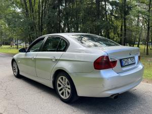 Pelēks BMW 320 2005 Panevēža, ar dzinēja tilpumu 2.00 L un nobraukumu 392 tūkst. km par 1750 €, foto 10 vietnē AUTOMOTO.COM.LV