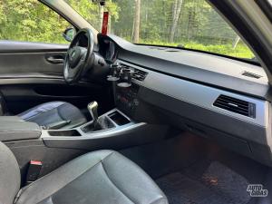 Pelēks BMW 320 2005 Panevēža, ar dzinēja tilpumu 2.00 L un nobraukumu 392 tūkst. km par 1750 €, foto 15 vietnē AUTOMOTO.COM.LV