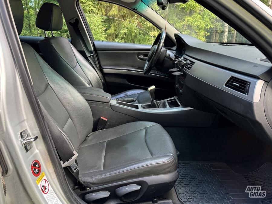 Pelēks BMW 320 2005 Panevēža, ar dzinēja tilpumu 2.00 L un nobraukumu 392 tūkst. km par 1750 €, foto 16 vietnē AUTOMOTO.COM.LV
