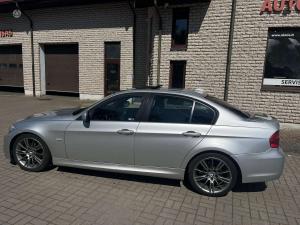 Grey BMW 320 2005 in Kaunas, with an engine capacity of 2.00 L and mileage of 303 thousand km for 4500 €, photo 4 on AUTOMOTO.COM.LV