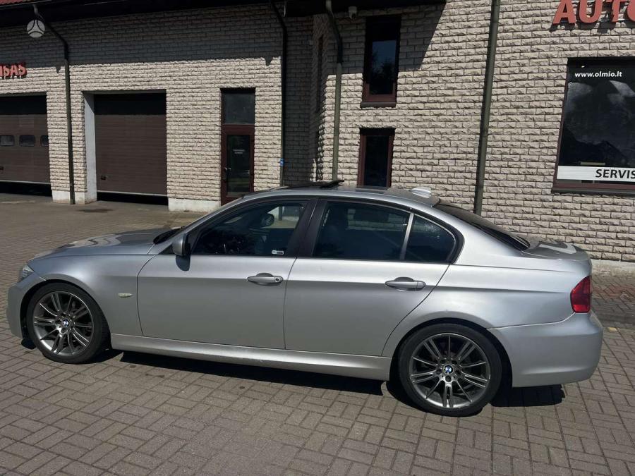 Grey BMW 320 2005 in Kaunas, with an engine capacity of 2.00 L and mileage of 303 thousand km for 4500 €, photo 4 on AUTOMOTO.COM.LV