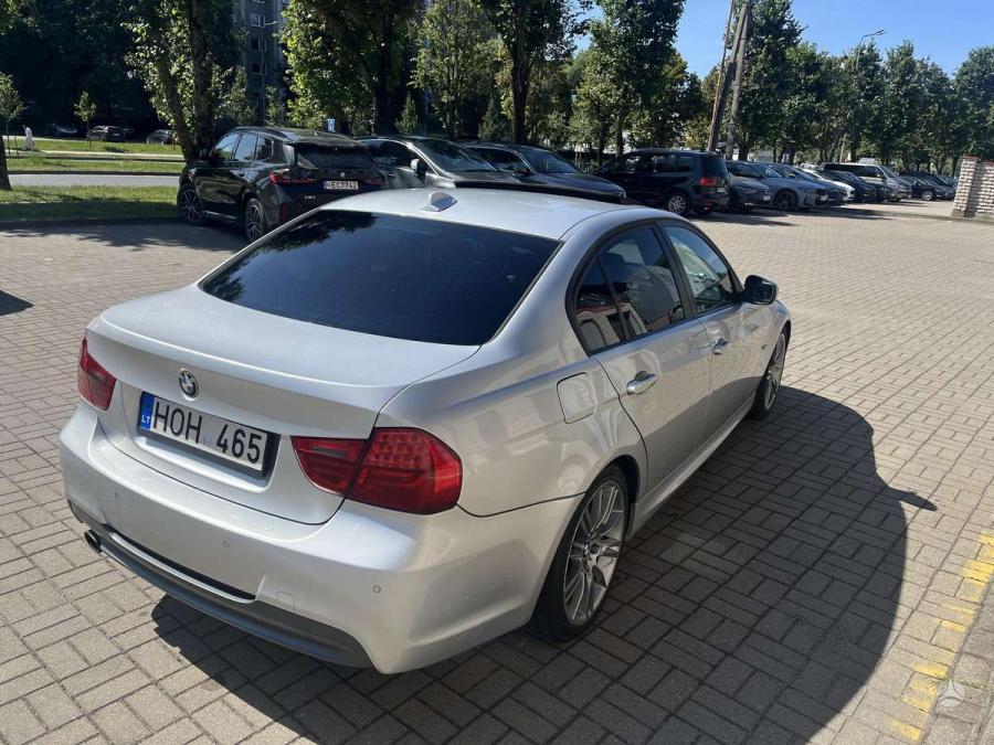 Grey BMW 320 2005 in Kaunas, with an engine capacity of 2.00 L and mileage of 303 thousand km for 4500 €, photo 7 on AUTOMOTO.COM.LV