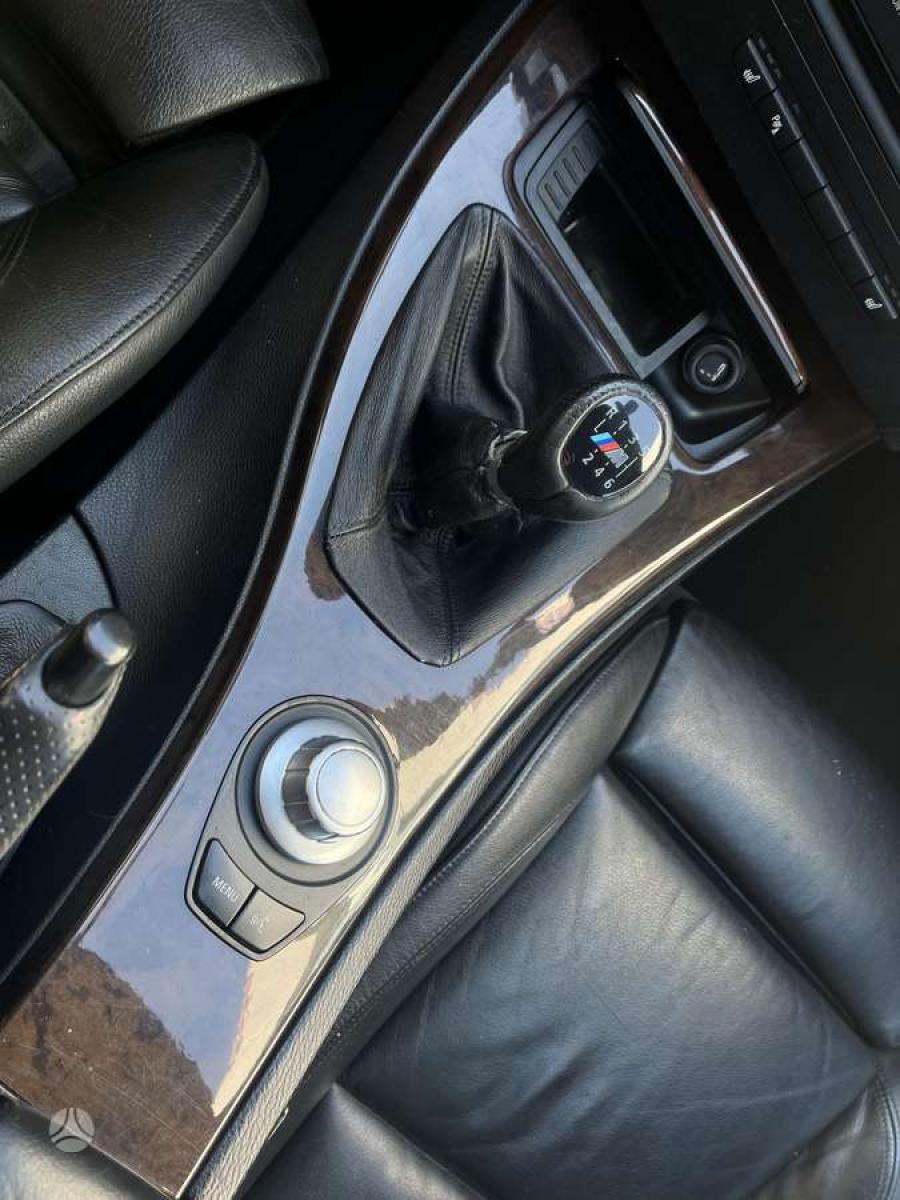Grey BMW 320 2005 in Kaunas, with an engine capacity of 2.00 L and mileage of 303 thousand km for 4500 €, photo 14 on AUTOMOTO.COM.LV