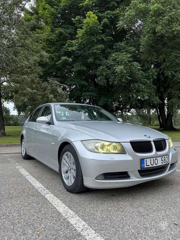 Pelēks BMW 320 2005 Viļņa, ar dzinēja tilpumu 2.00 L un nobraukumu 354 tūkst. km par 3450 €, foto 1 vietnē AUTOMOTO.COM.LV