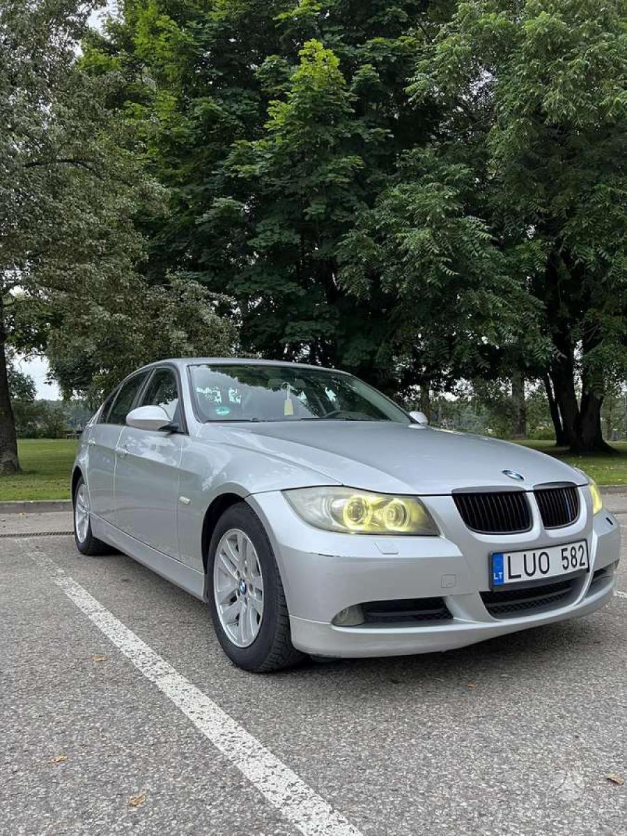 Grey BMW 320 2005 in Vilnius, with an engine capacity of 2.00 L and mileage of 354 thousand km for 3450 €, photo 1 on AUTOMOTO.COM.LV