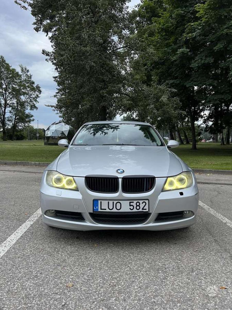Grey BMW 320 2005 in Vilnius, with an engine capacity of 2.00 L and mileage of 354 thousand km for 3450 €, photo 3 on AUTOMOTO.COM.LV