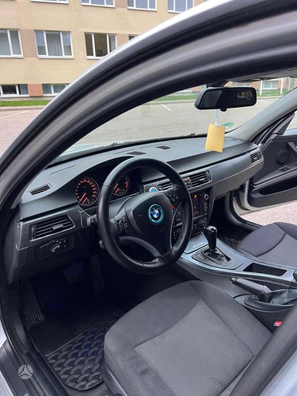 Pelēks BMW 320 2005 Viļņa, ar dzinēja tilpumu 2.00 L un nobraukumu 354 tūkst. km par 3450 €, foto 5 vietnē AUTOMOTO.COM.LV