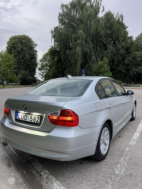 Pelēks BMW 320 2005 Viļņa, ar dzinēja tilpumu 2.00 L un nobraukumu 354 tūkst. km par 3450 €, foto 10 vietnē AUTOMOTO.COM.LV