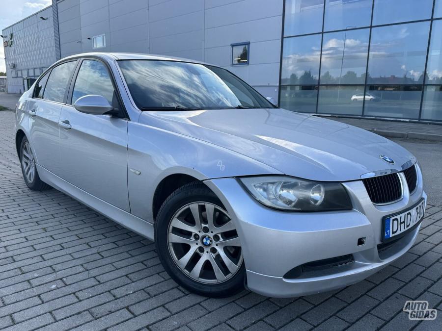 Pelēks BMW 320 2005 Panevēža, ar dzinēja tilpumu 2.00 L un nobraukumu 393 tūkst. km par 1850 €, foto 4 vietnē AUTOMOTO.COM.LV
