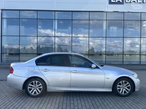Pelēks BMW 320 2005 Panevēža, ar dzinēja tilpumu 2.00 L un nobraukumu 393 tūkst. km par 1850 €, foto 5 vietnē AUTOMOTO.COM.LV