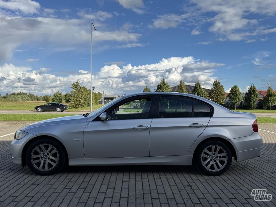 Pelēks BMW 320 2005 Panevēža, ar dzinēja tilpumu 2.00 L un nobraukumu 393 tūkst. km par 1850 €, foto 6 vietnē AUTOMOTO.COM.LV