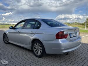 Pelēks BMW 320 2005 Panevēža, ar dzinēja tilpumu 2.00 L un nobraukumu 393 tūkst. km par 1850 €, foto 7 vietnē AUTOMOTO.COM.LV