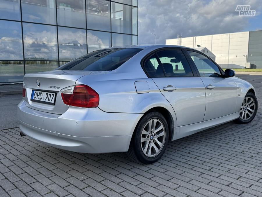 Pelēks BMW 320 2005 Panevēža, ar dzinēja tilpumu 2.00 L un nobraukumu 393 tūkst. km par 1850 €, foto 8 vietnē AUTOMOTO.COM.LV