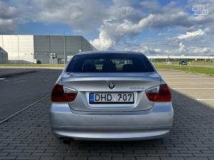 Pelēks BMW 320 2005 Panevēža, ar dzinēja tilpumu 2.00 L un nobraukumu 393 tūkst. km par 1850 €, foto 9 vietnē AUTOMOTO.COM.LV