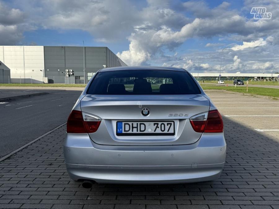Pelēks BMW 320 2005 Panevēža, ar dzinēja tilpumu 2.00 L un nobraukumu 393 tūkst. km par 1850 €, foto 9 vietnē AUTOMOTO.COM.LV