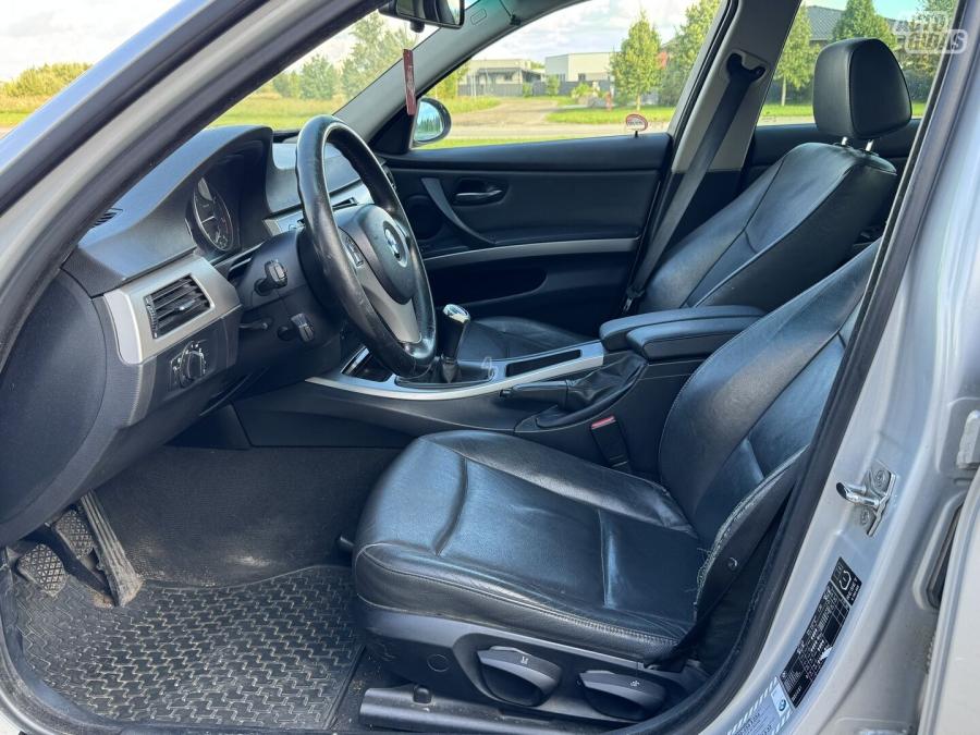 Pelēks BMW 320 2005 Panevēža, ar dzinēja tilpumu 2.00 L un nobraukumu 393 tūkst. km par 1850 €, foto 11 vietnē AUTOMOTO.COM.LV