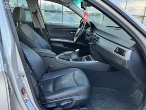 Pelēks BMW 320 2005 Panevēža, ar dzinēja tilpumu 2.00 L un nobraukumu 393 tūkst. km par 1850 €, foto 14 vietnē AUTOMOTO.COM.LV